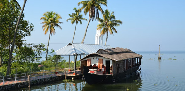 Tourist Places to Visit in Alappuzha | Backwaters, Beaches, Canals